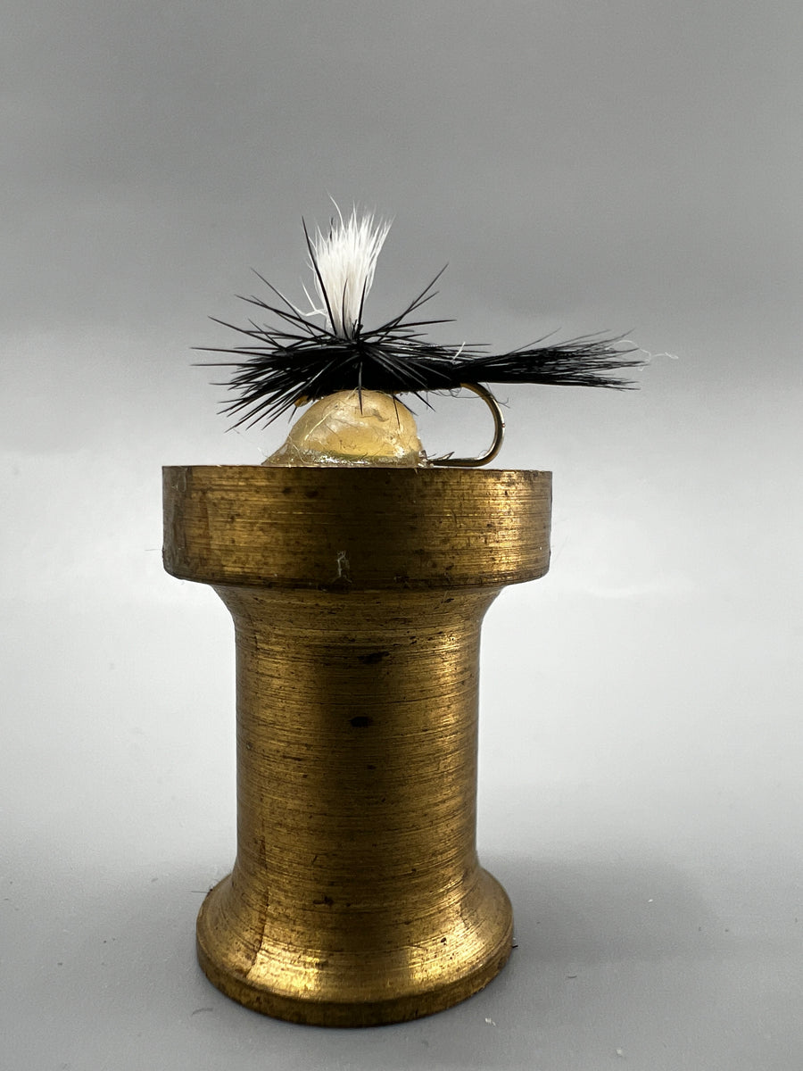 Gnat Black Parachute Dry – Risen Fly